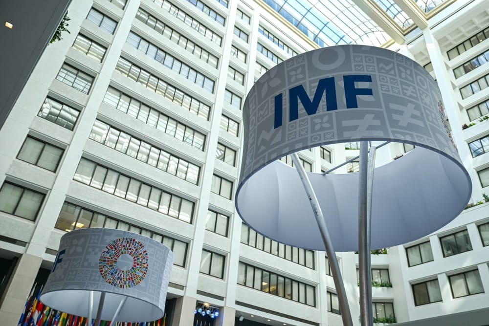 FMI aumenta risco de recessão global para 30% em 2025 - :: Itamaraju ...
